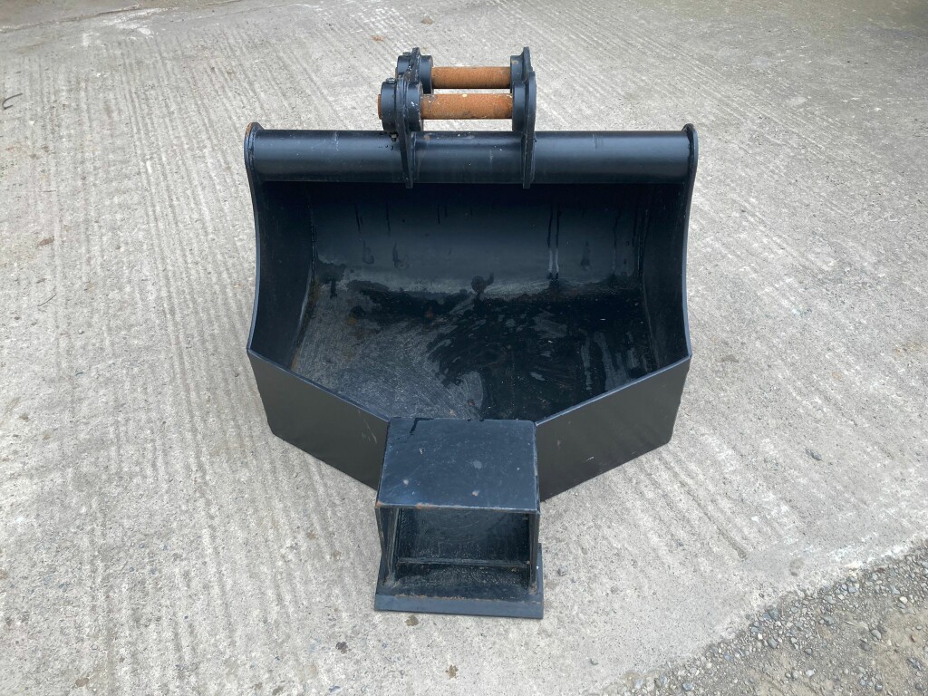 KEEN 36" CONCRETE POURING BUCKET For SaleJohnston Tractors