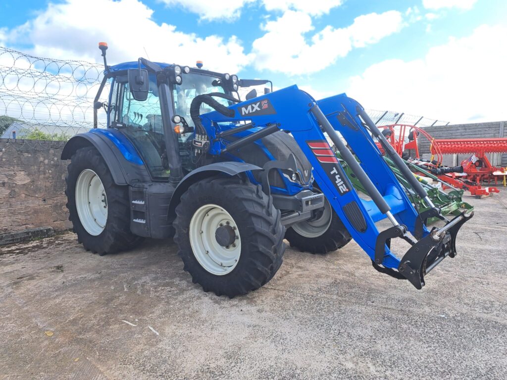 VALTRA N175 A TRACTOR AND MX LOADER (2022) J5D27HO For SaleJohnston ...